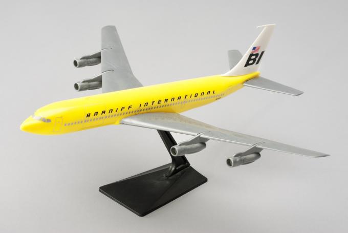 model aircraft: Braniff International Airways, Boeing 707 | SFO Museum